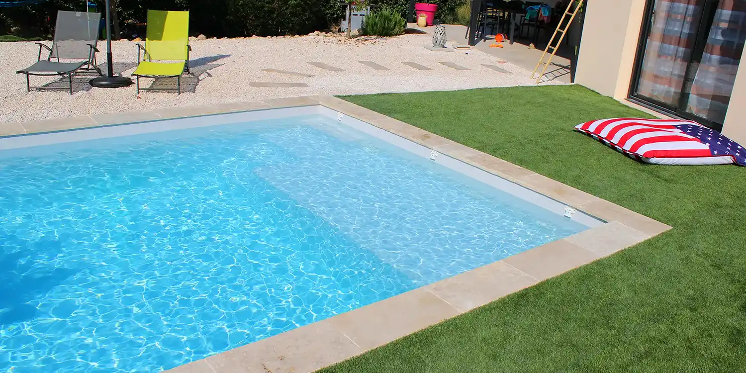 Piscine avec plage : Avantages, plans et dimensions